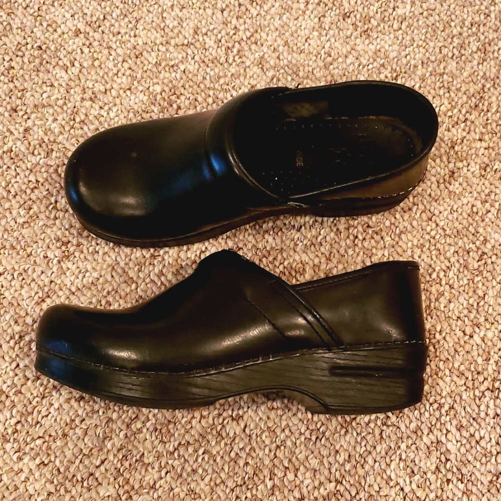 Dansko Nursing Shoes - Gem